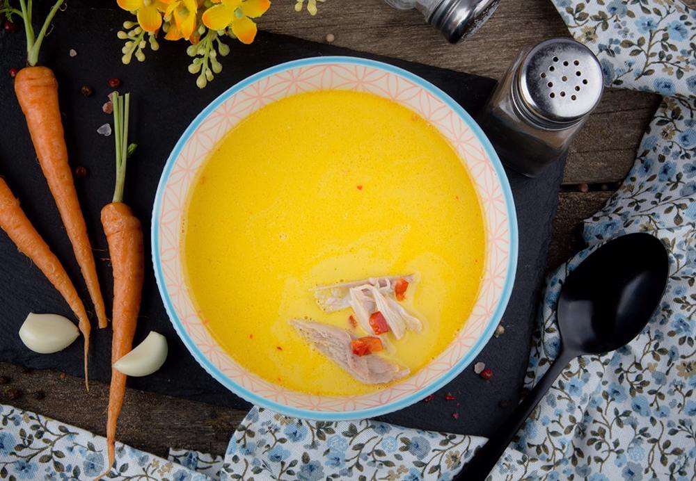 Ciorba radauteana Ingrediente ou, piept de pui, morcov Supe si Aperitive