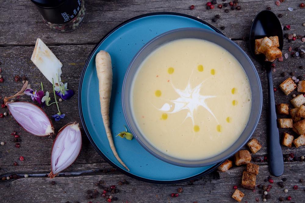 Supa crema de pastarnac Ingrediente sare, piper, unt Supe si Aperitive