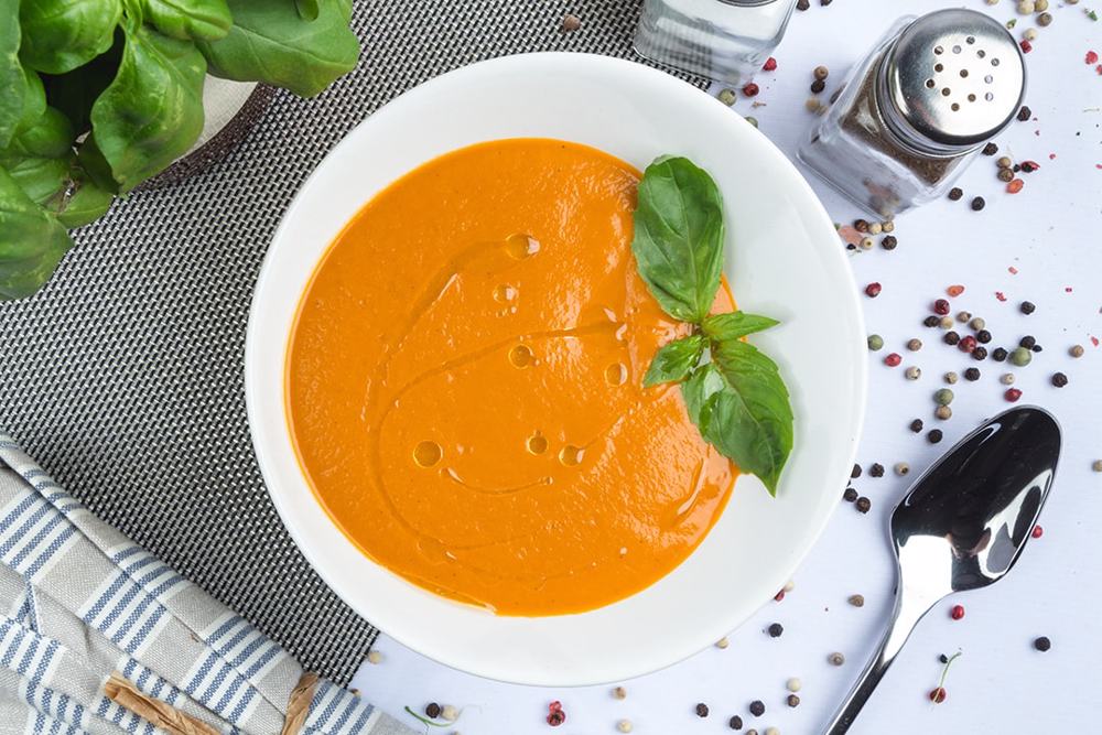 Supa crema de rosii cu busuioc Ingrediente ceapa alba, usturoi, sare ...