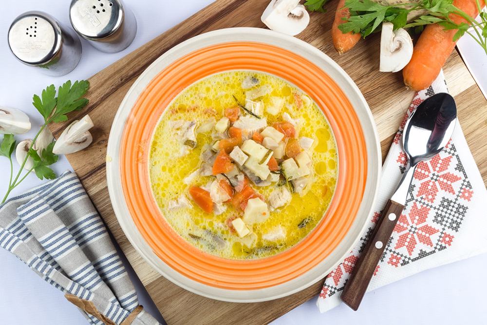 Supa ragu de pui cu legume si tarhon Ingrediente ceapa alba, sare ...