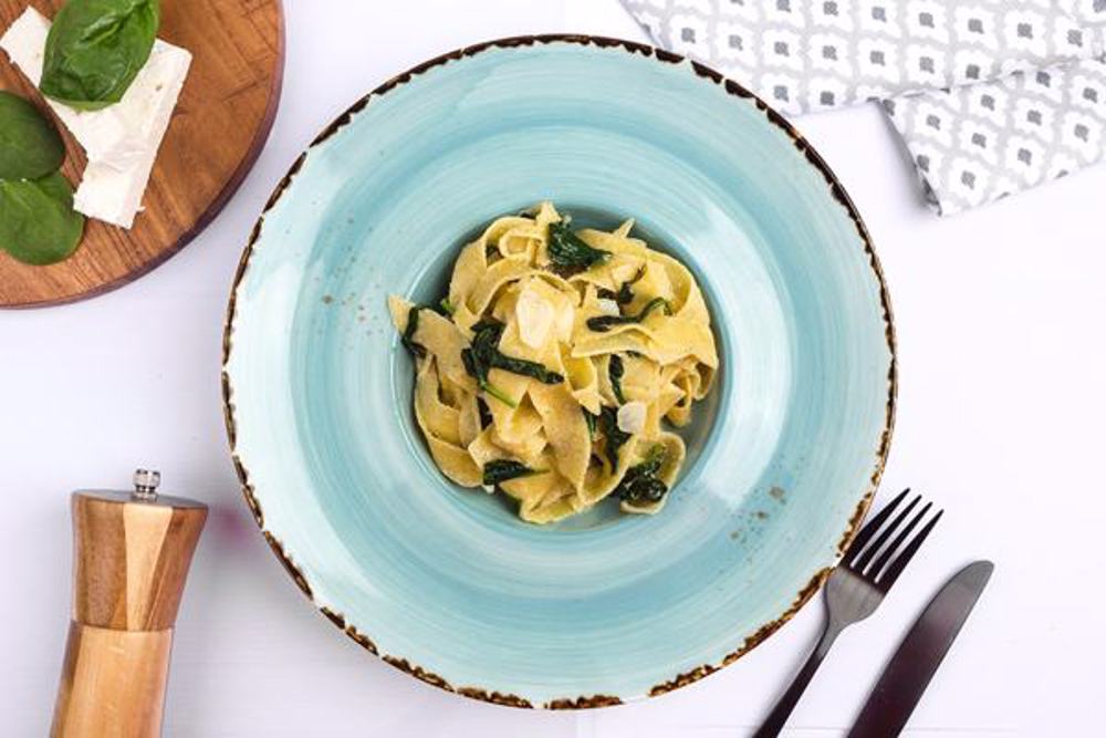 Pappardelle de casa cu branza de capra si baby spanac Ingrediente ...